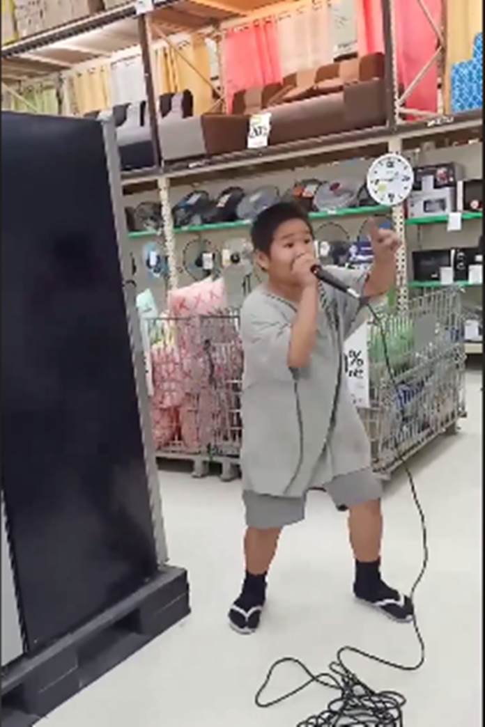 Young Boy Shows Impressive Beatboxing Skills Inside Store (Video)