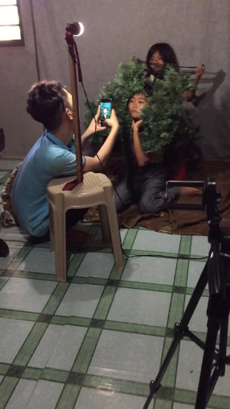 College Student Goes Viral For His Creative Shots Using Mobile Phone