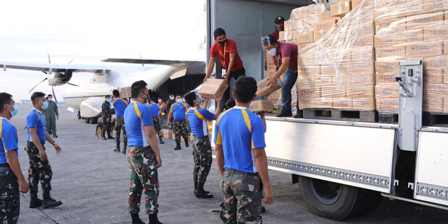 PAF Transports Relief Items To Albay, Catanduanes