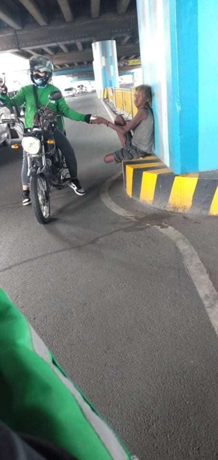 Kind Customer Asks Grab Rider To Give Her Orders to Less-Fortunate People