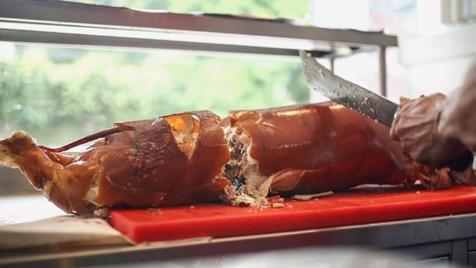 QC Store Sells Mouth-Watering Lechon Filled w/ Seafoods