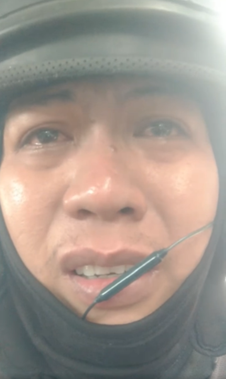 Delivery Rider Cries After Spending His Last Money to Fake Booking
