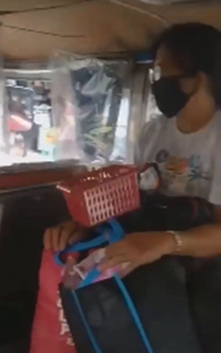 Jeepney Driver Earns Praises Online Over Witty Payment Method