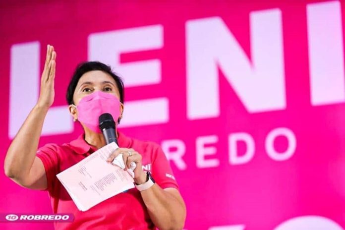 Leni Robredo Receives Artwork of Family Portrait w/ Late Husband Jesse