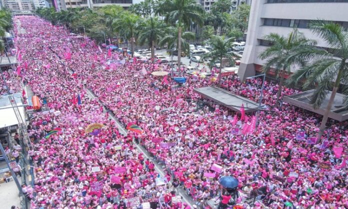 Leni Robredo's Pasiglaban Rally Video Gets Ariana Grande's Attention