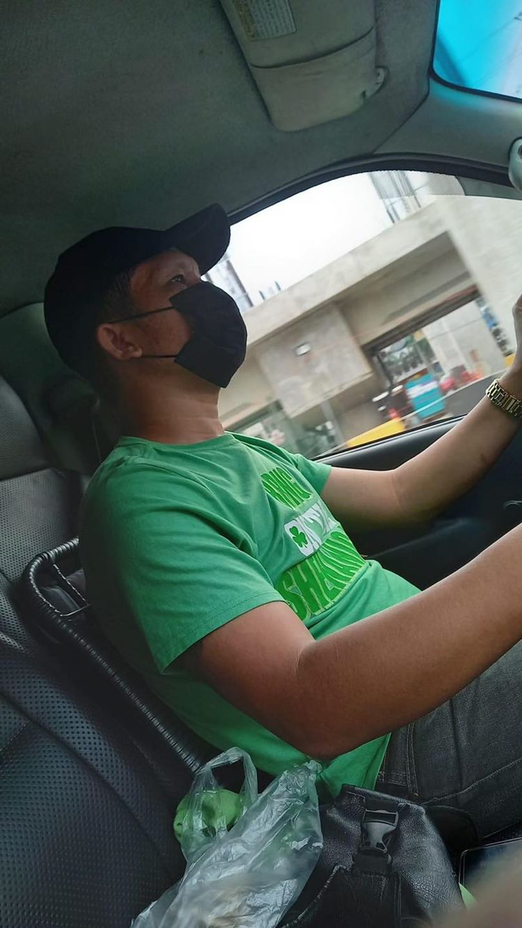 UV Express Driver Gives Free Rides to Filipino Commuters