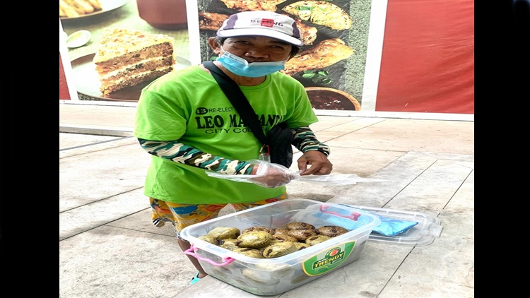 Kind Lady Netizen Seeks Help for Poor Vendor Diagnosed w/ Multiple Diseases