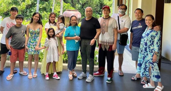 Gloria Macapagal Arroyo Treats Family of Robin Padilla a Trip to Balesin