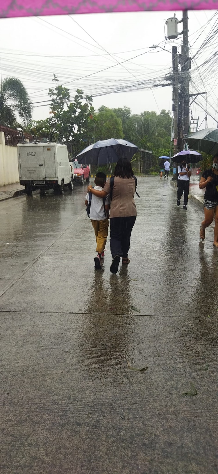 Kind-Hearted Teacher Brings Young Student Home After ‘Sundo’ Failed to Show Up