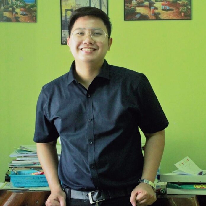 Pinoy Teacher Rejected at PH Private School, Finds Job in Thailand w ...