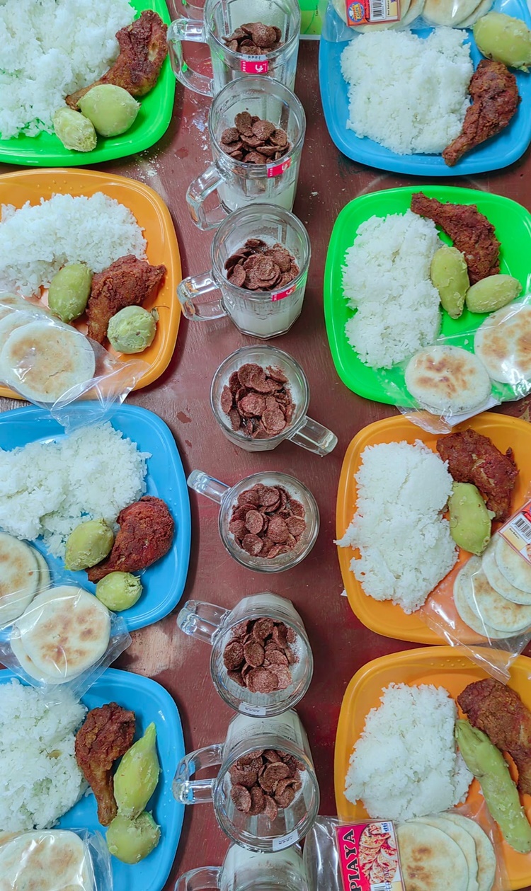 Generous Teacher Prepares Yummy Breakfast for His Students