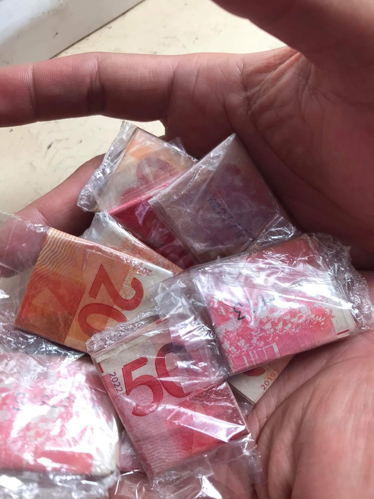 Naughty Ninong Goes Viral Over Unique ‘Pamasko’ Wrapper: “Good item for ...