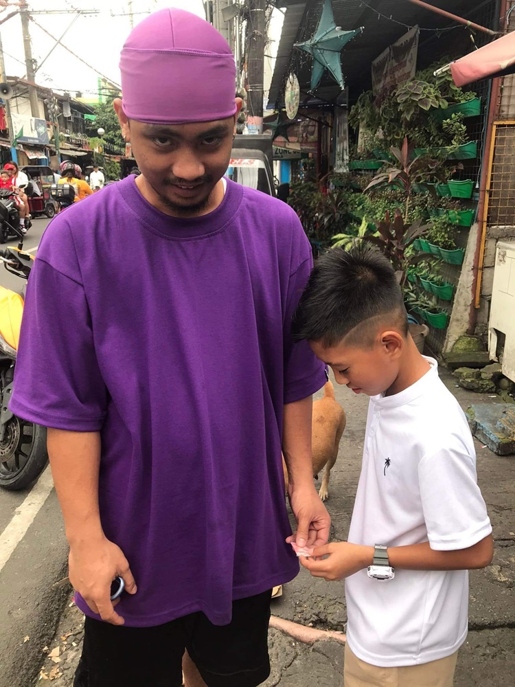 Naughty Ninong Goes Viral Over Unique ‘Pamasko’ Wrapper: “Good item for ...