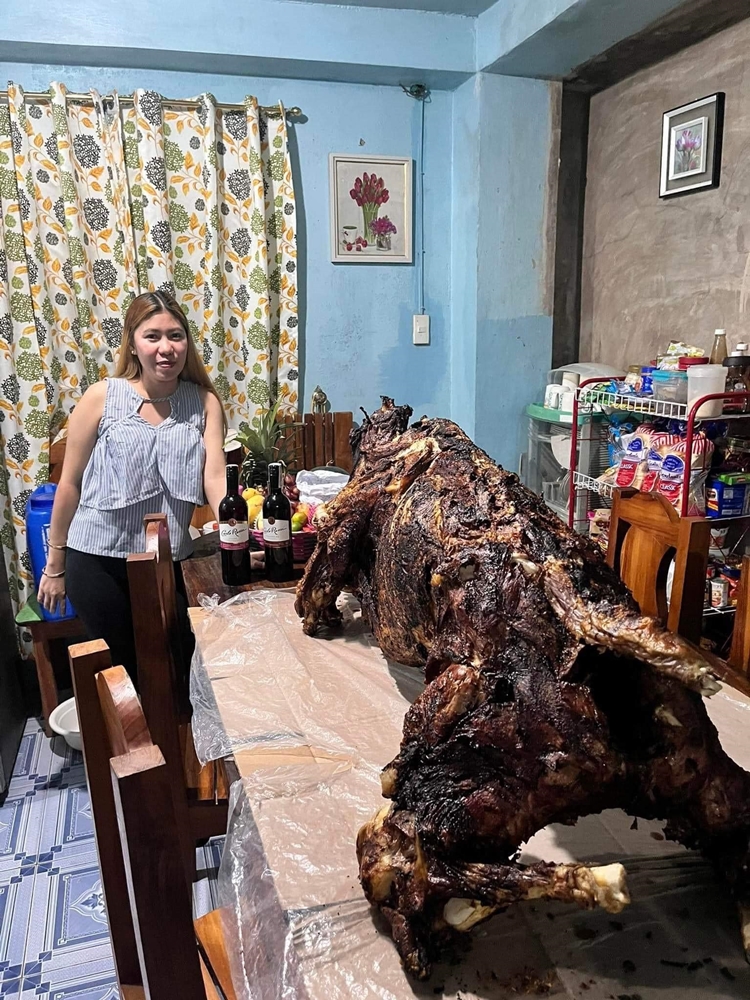 Netizen Flexes Cousin's "Handa" on New Year's Eve: "Dinosaur ang handa ...