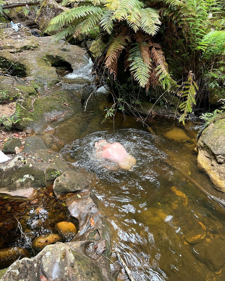 Sam Smith Photo Elicits Comments from Filipino Netizens