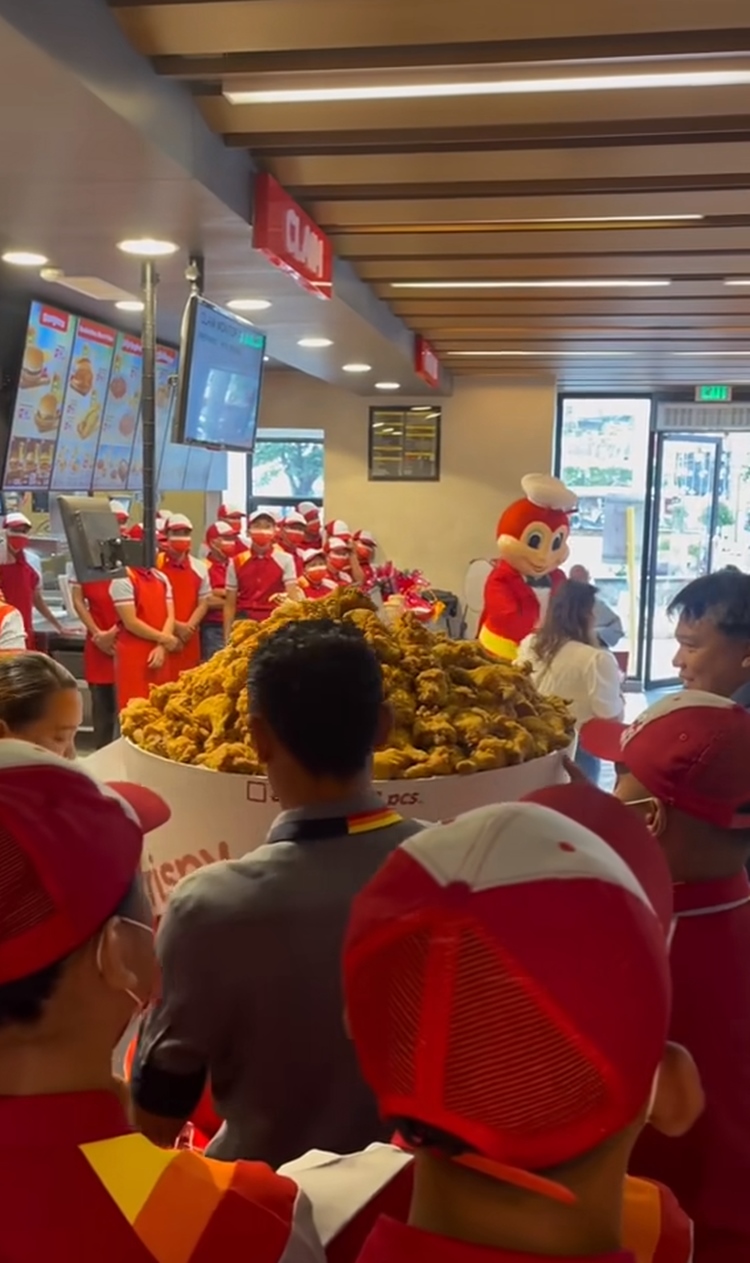 Jollibee Chickenjoy Giant Bucket Captures Netizens' Attention