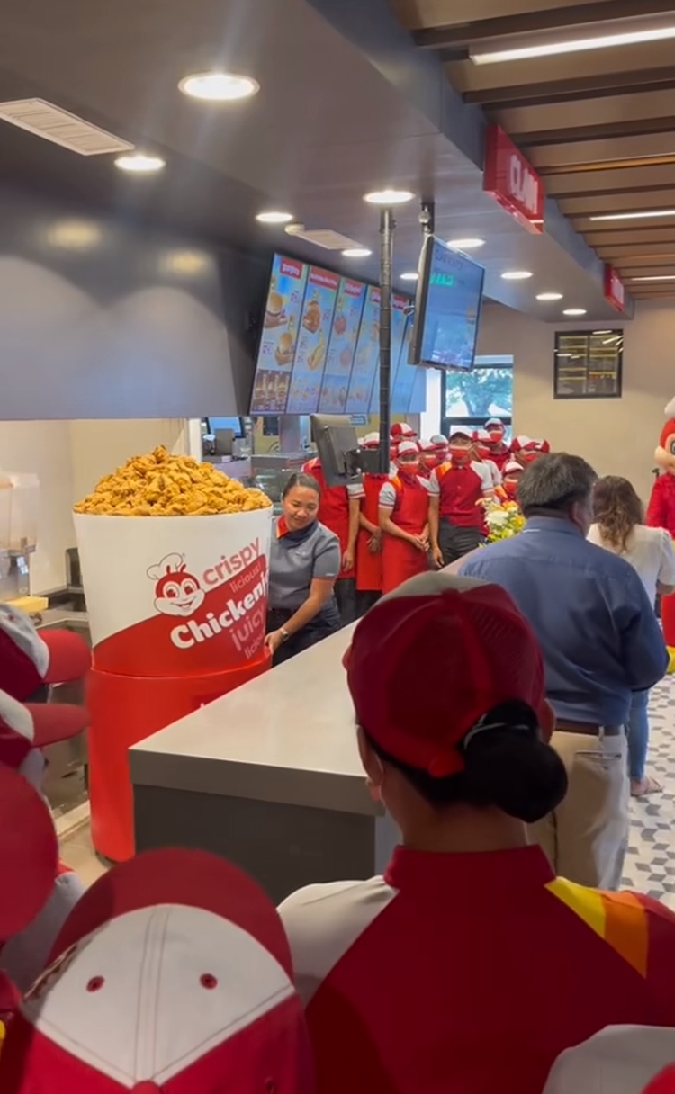 Jollibee Chickenjoy Giant Bucket Captures Netizens' Attention