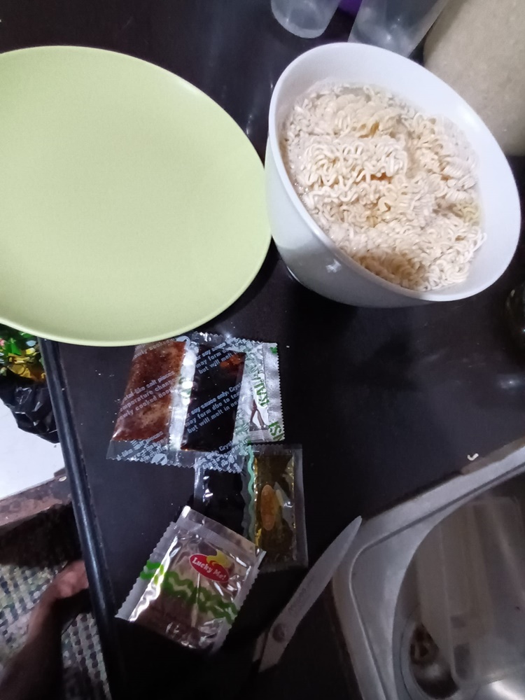 Helpful Guy Shares Useful Tips on How to Cook ‘Pancit Canton’