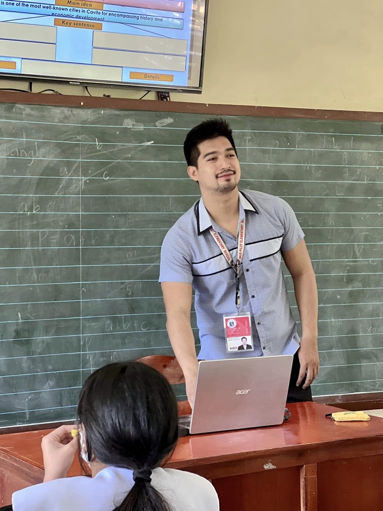 Handsome Teacher Captures the Attention of Netizens: "Napaka pogi!"