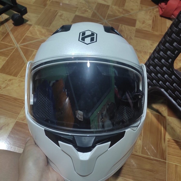 Lady Netizen Sells Helmet for Only P1,000: “Issue – break na kami nung ...