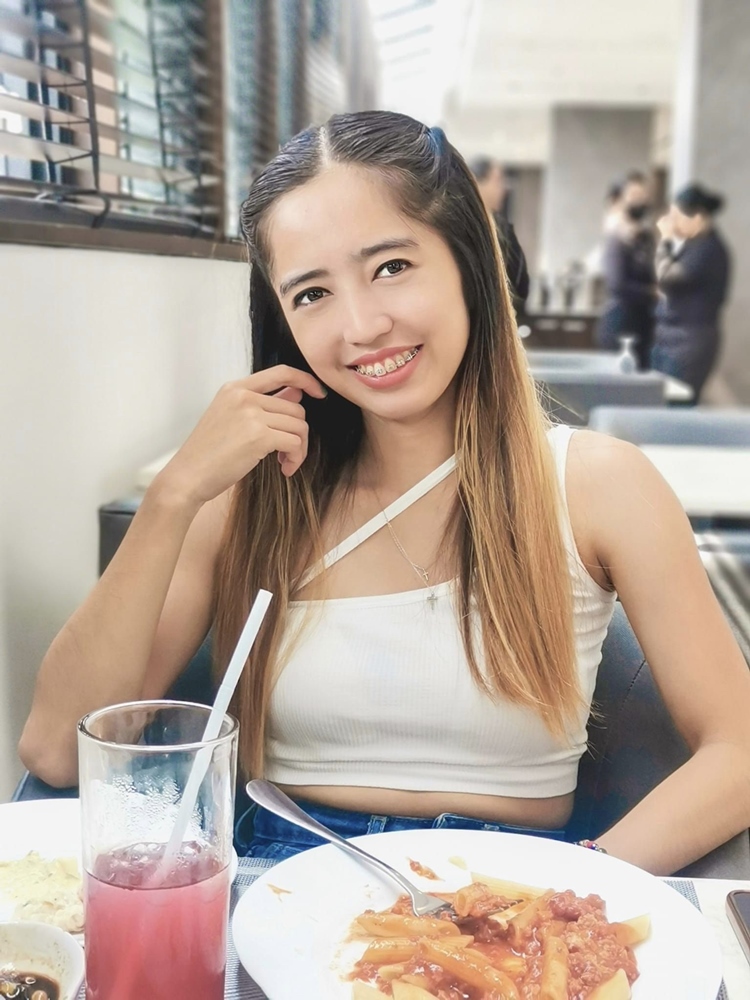 Vlogger Faces Backlash Over Catering Service Complaint