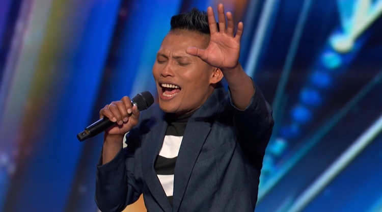 Filipino Singer Roland Abante aka Bunot Receives Standing Ovation ...