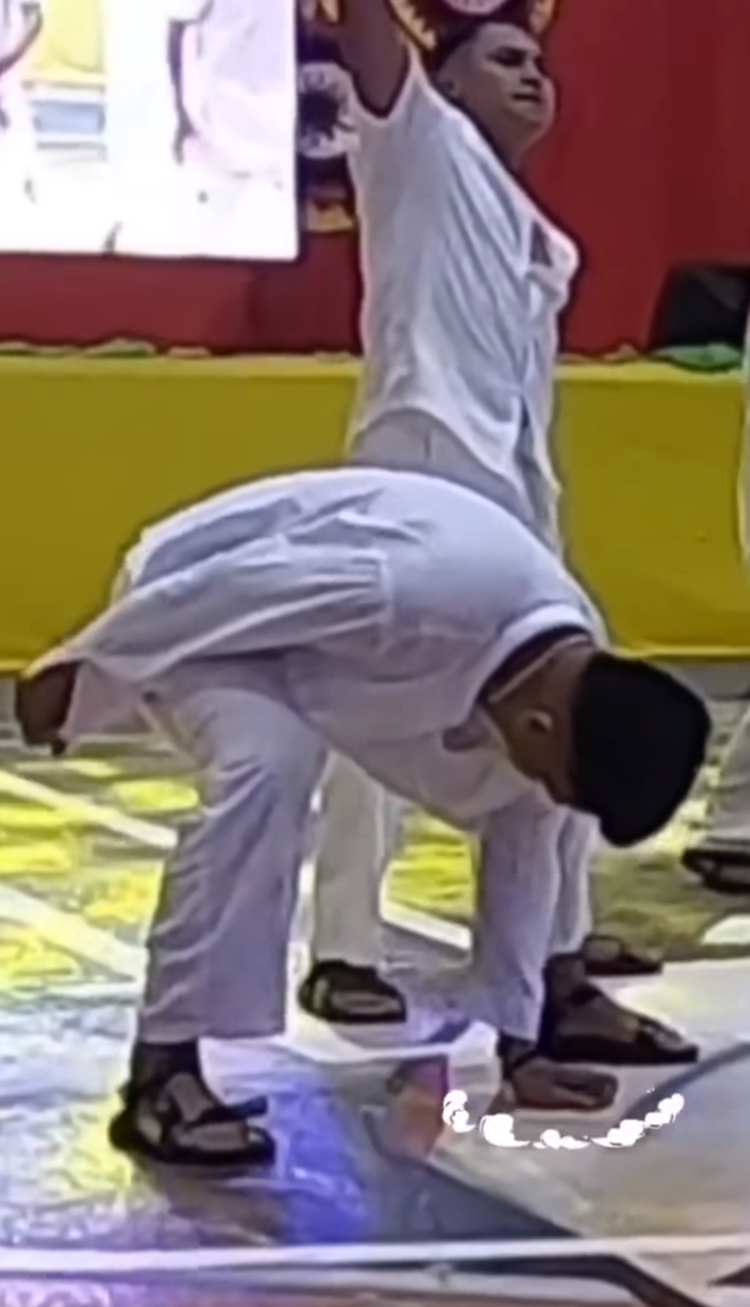Dancer Continues Dancing Despite Slippage of his 'Pustiso': "Grabe yung ...