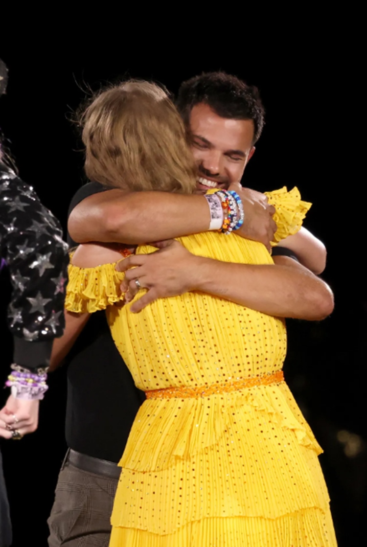 Taylor Lautner 'Kalokalike' Resurfaces: "Si tan skin sweet smile pala to e"