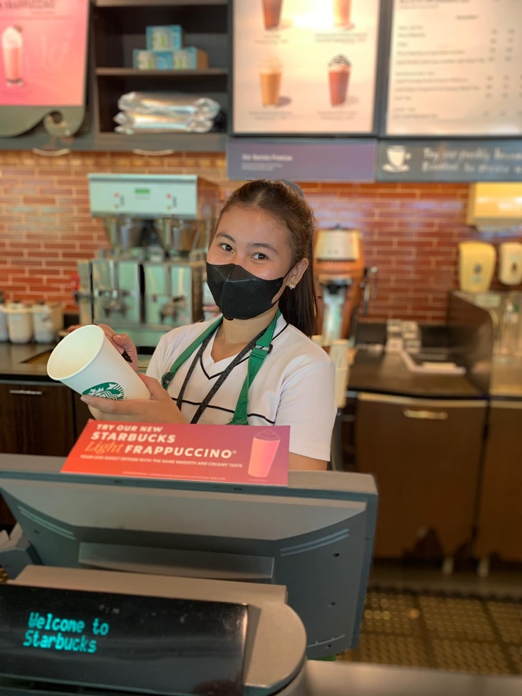 Coffee Shop Employee After Customer Orders Barista Drink: “kinabahan ...