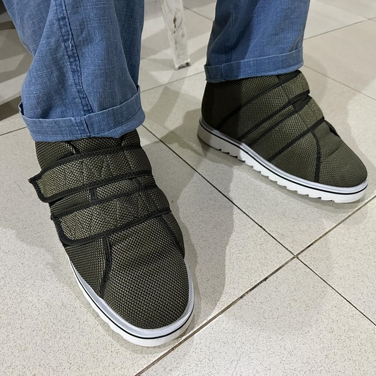 Shoe Store Creates Customized Shoes for People w/ Foot Irregularities ...