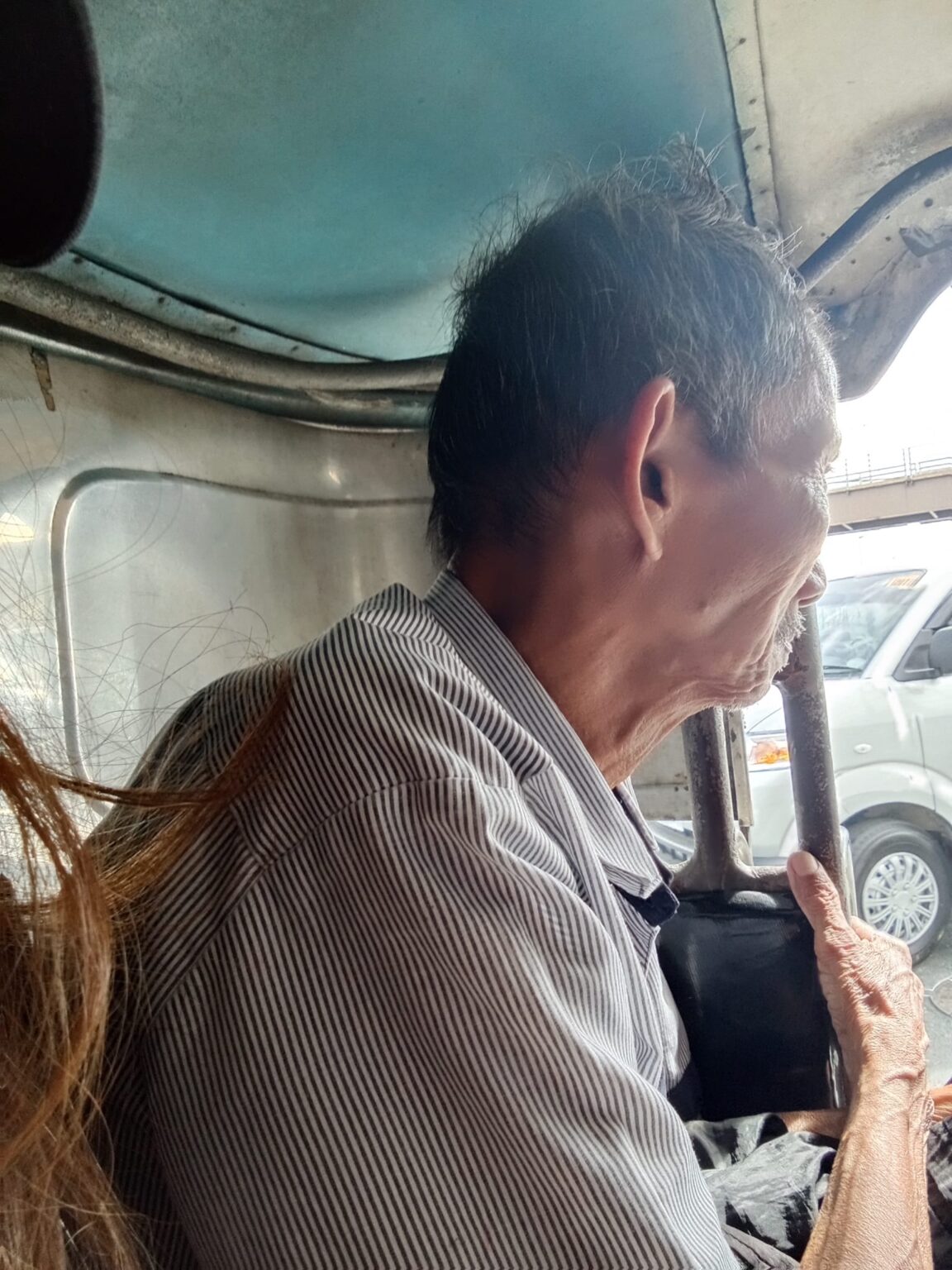 Kind Hearted Netizen Helps Elderly Man Struggling To Find