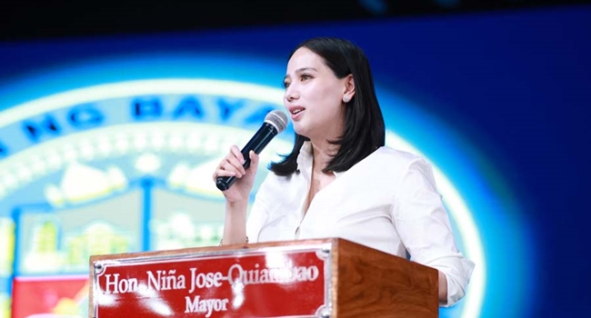 Mayor Niña Jose-Quiambao Replaces the Mic She's Using Because It Stinks ...