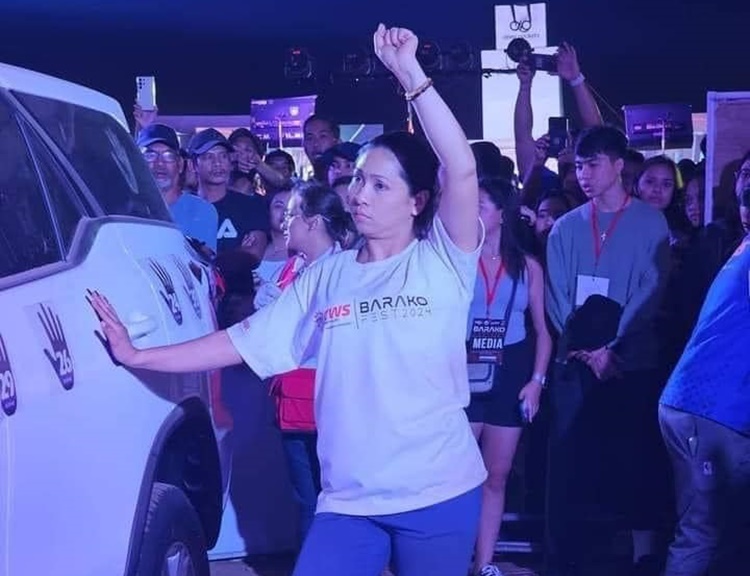 Resilient Mom Passes Out During Competition, Received Consolation Prize ...