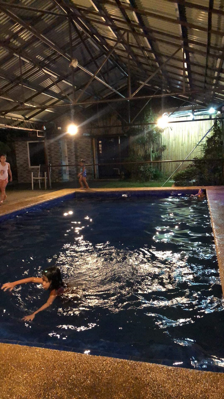 Rosmar Tan's Pares Overload for P100 with Unlimited Swimming | Newspapers