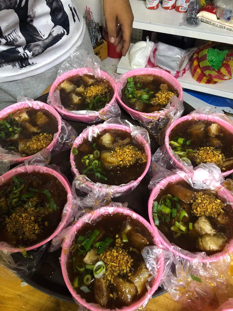 Rosmar Tan's Pares Overload for P100 with Unlimited Swimming | Newspapers