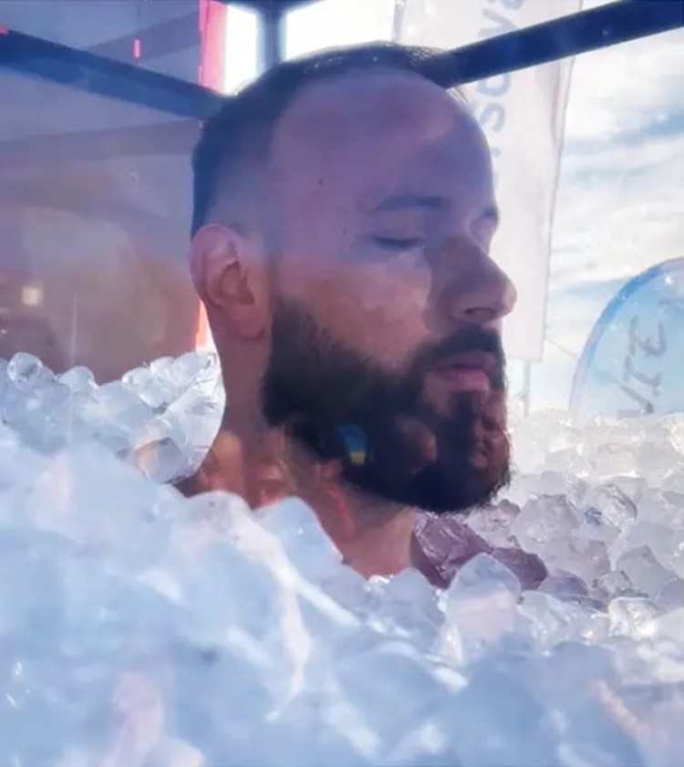 Man Submerges His Entire Body in Crushed Ice for Over Four Hours ...