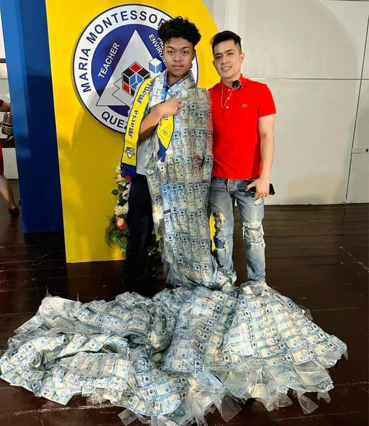 Makagwapo Flexes Money Garland He Gave to His Brother: "Wala ehh ...