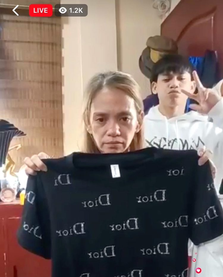 Angelica Yulo Live-Sells "Branded" T-Shirts | Newspapers