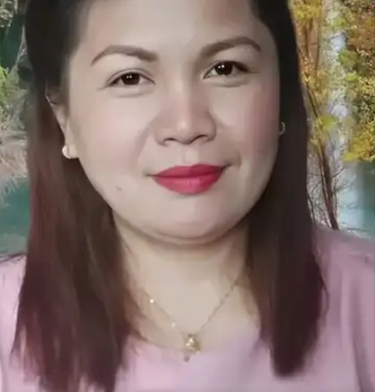 Veteran Singer Collapses on Stage Due to Heart Attack | Newspapers