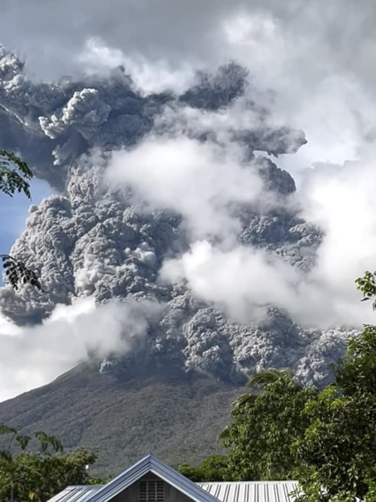 Kanlaon Volcano is Currently Erupting (Dec. 9, 2024) | Newspapers