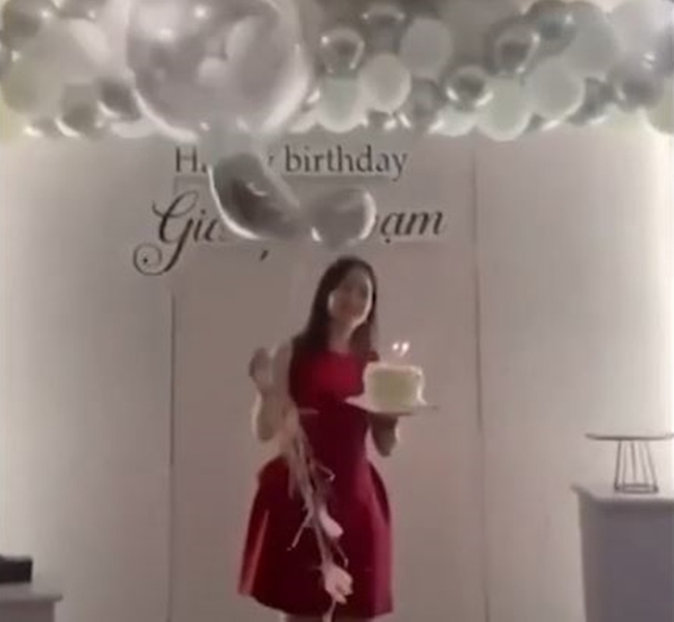 Birthday Balloons Explode, Injuring Celebrant | Newspapers