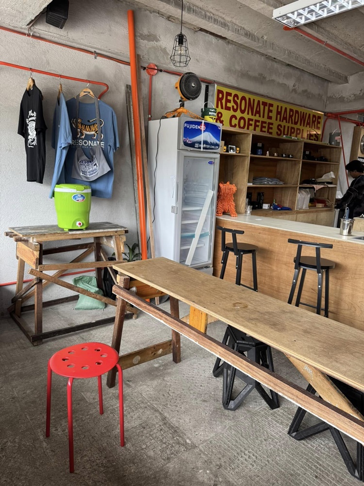 Unique Hardware-Themed Coffee Shop in QC Goes Viral | Newspapers