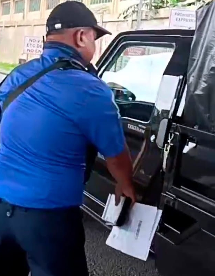 MMDA Enforcer Goes Viral for Ticketing Pickup Without ‘Not For Hire ...
