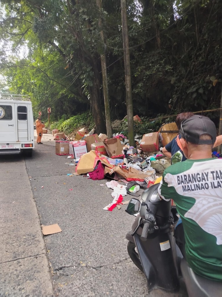 Balikbayan Boxes Scattered on Road After Truck Accident in Atimonan ...