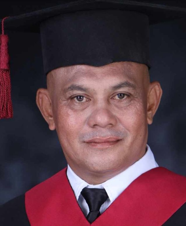 49-Year-Old Security Guard Finally Graduates from College | Newspapers