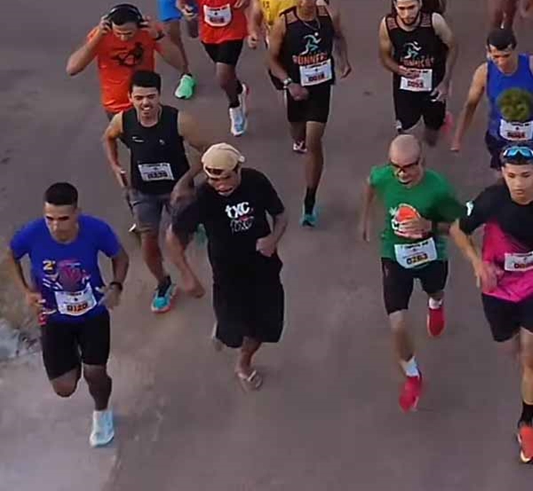 Drunk Man in Flip-Flops Accidentally Joins and Finishes 8-Kilometer ...